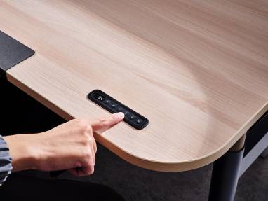 Migration SE Pro Electric Height-Adjustable Standing Desk - Steelcase