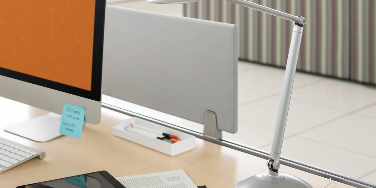 LED Radial Desktop Lamp with Dimmer | Steelcase