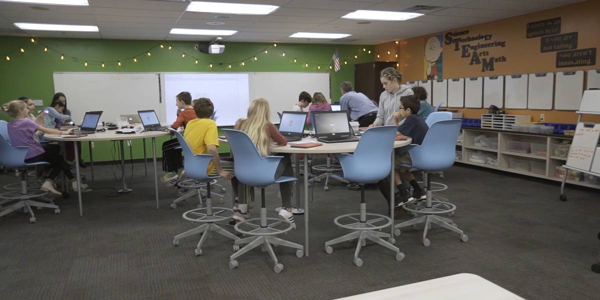 Teacher Motivates with Active Learning - Steelcase