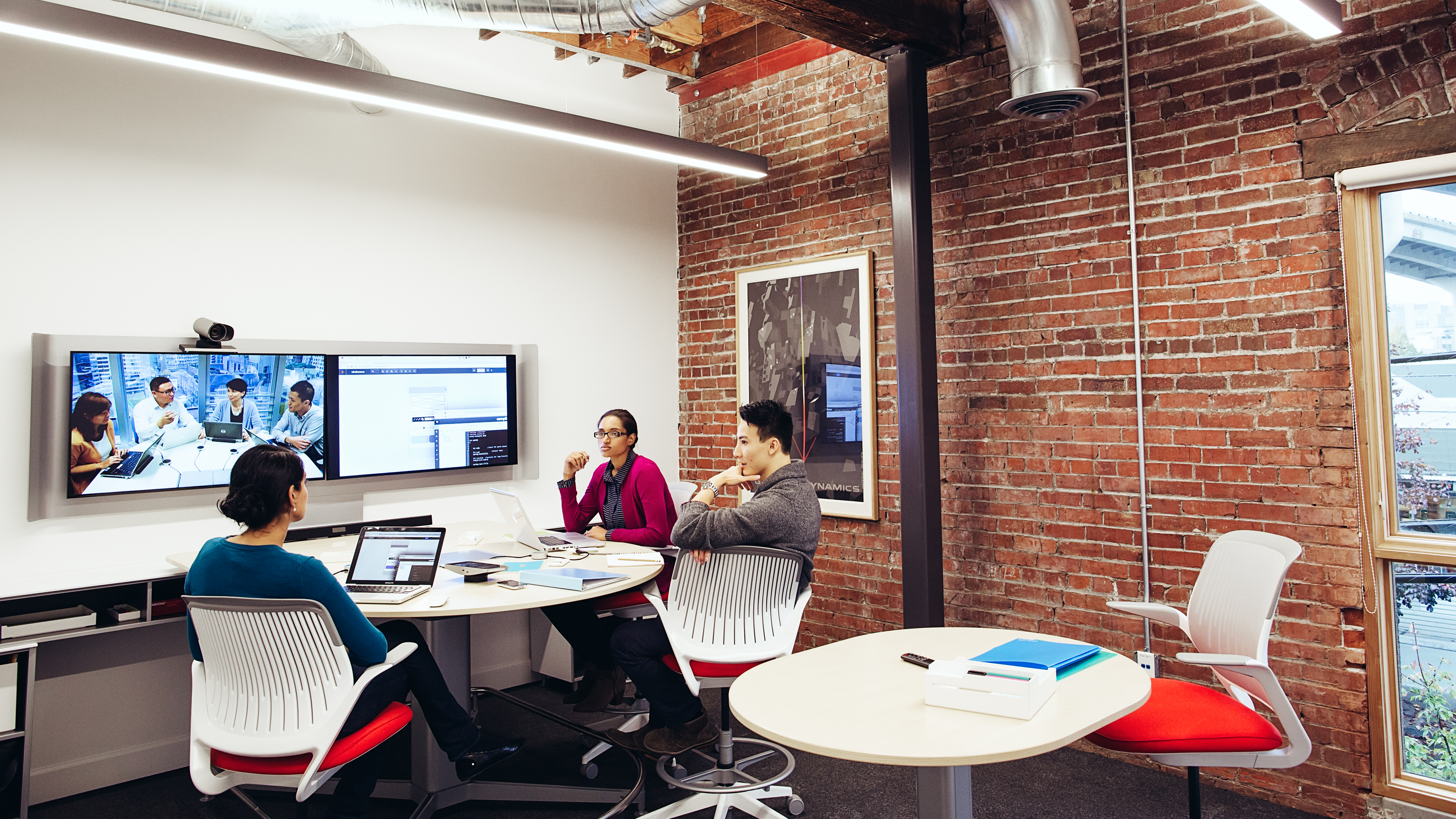media:scape Multimedia Conference Table with Media Hub | Steelcase