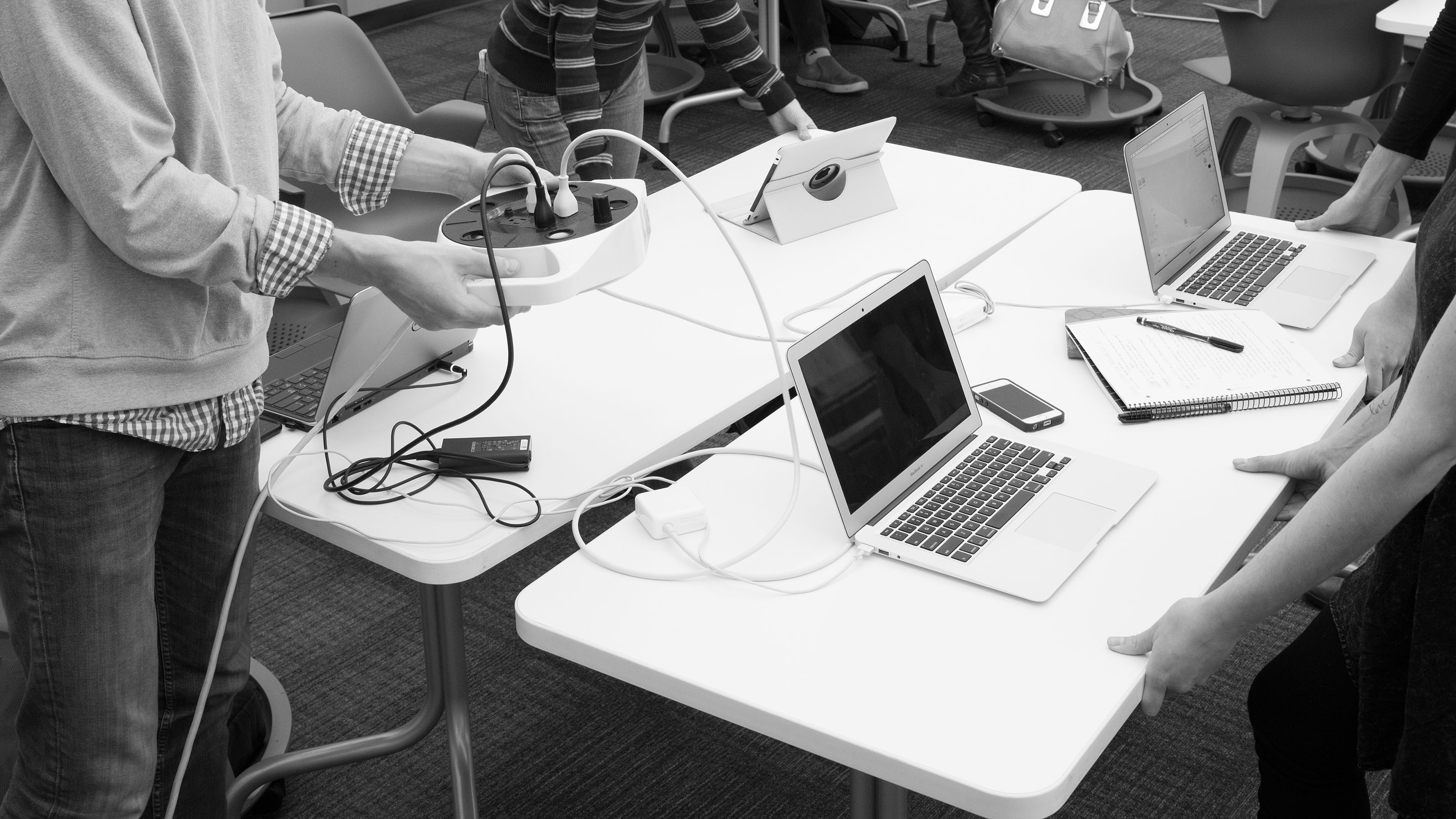 Thread Freestanding Power Outlet | Steelcase