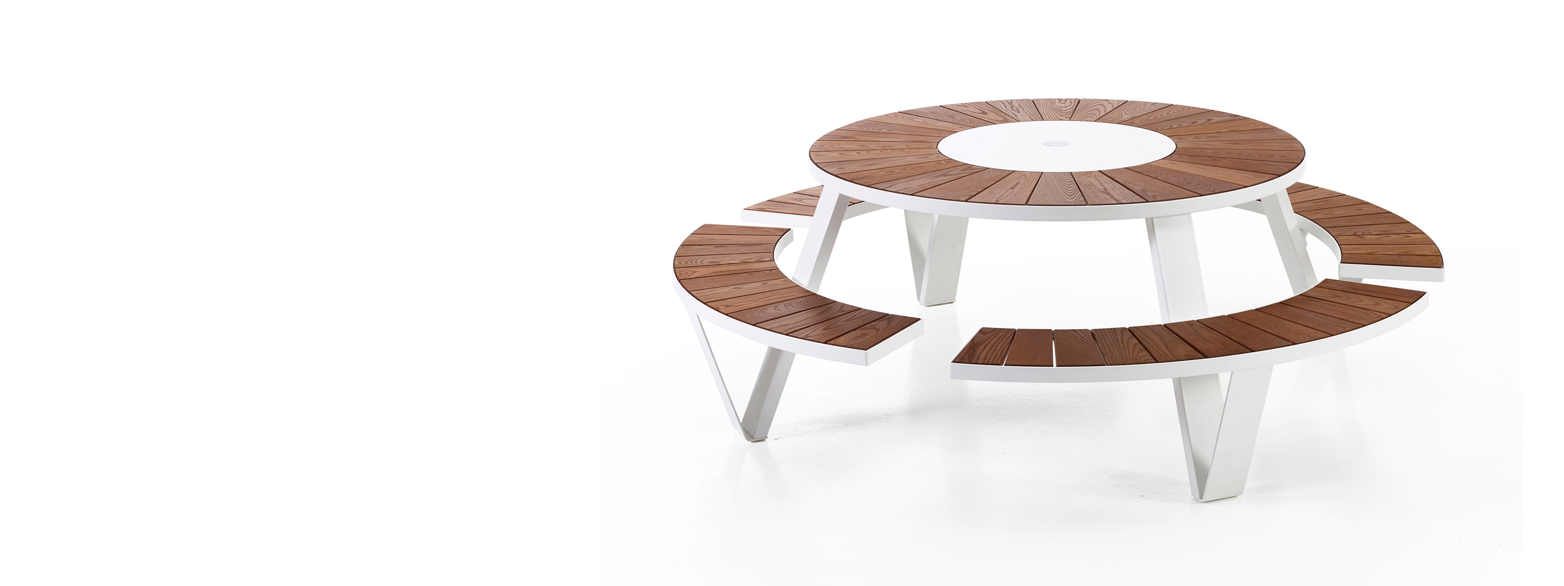 Pantagruel Round Picnic Table by Extremis | Steelcase