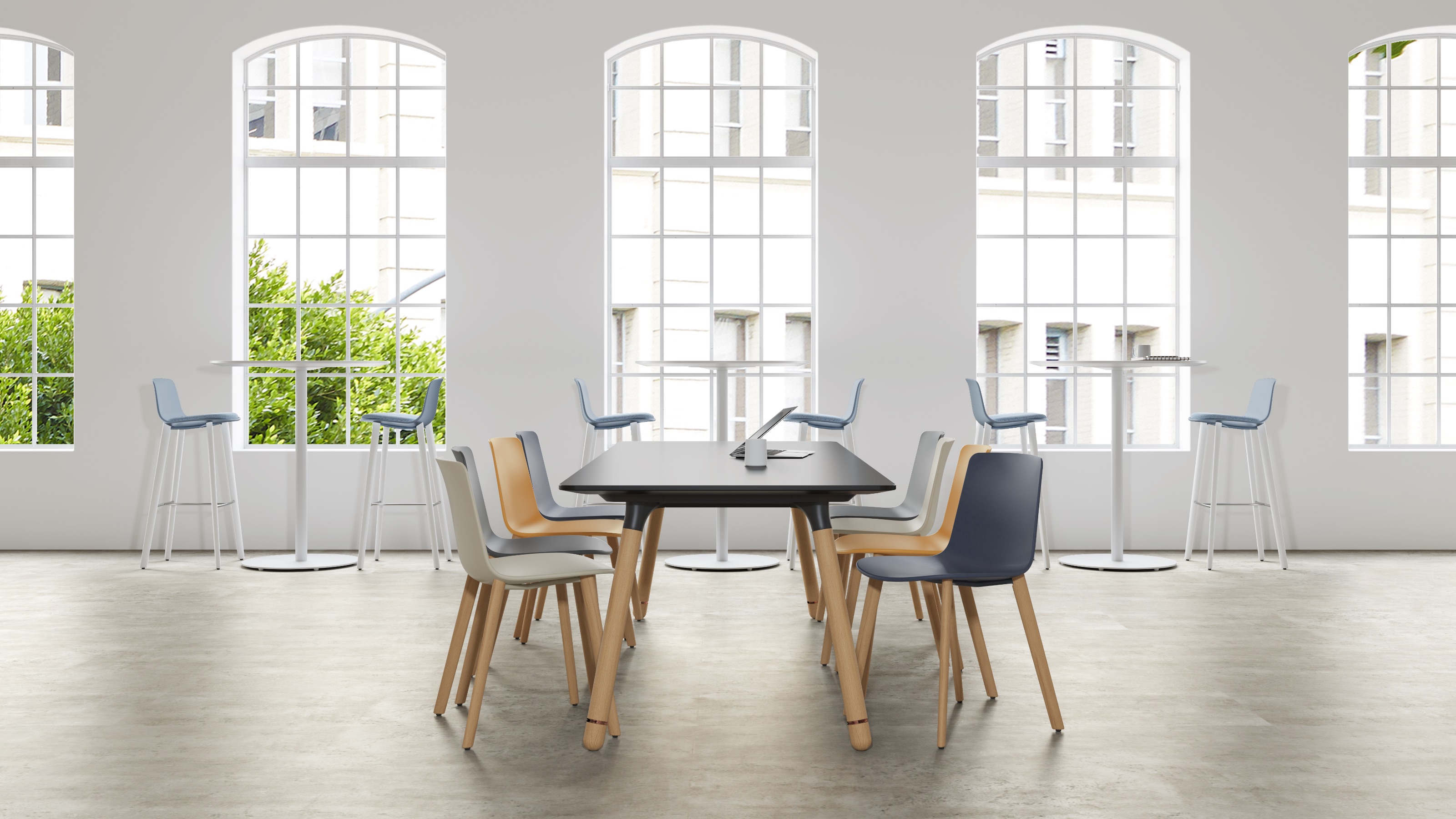 Enea Altzo943 Side Chair & Bar Stool with Solid Oak Legs | Steelcase