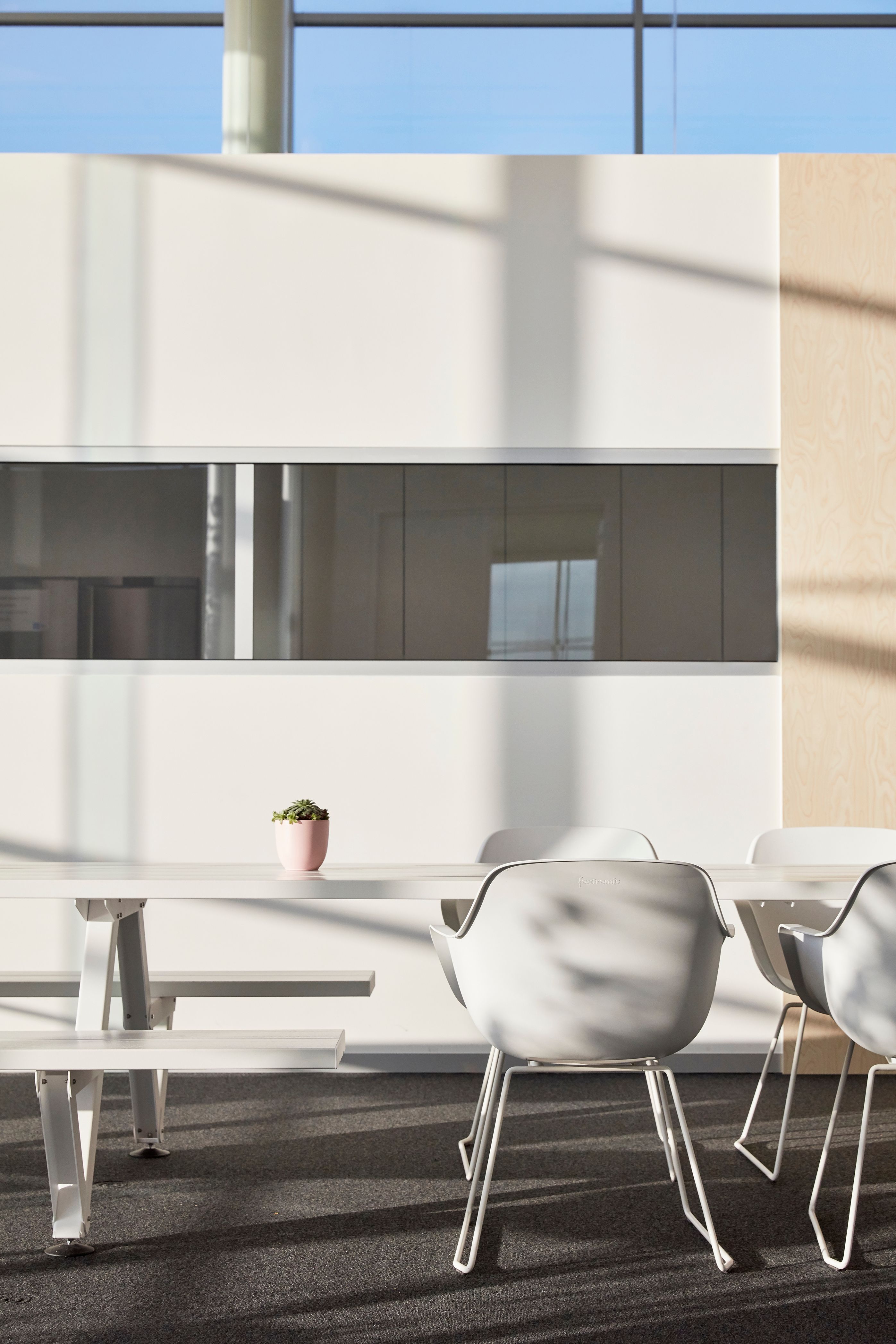 Steelcase + Extremis: Modern Outdoor & Patio Furniture | Steelcase