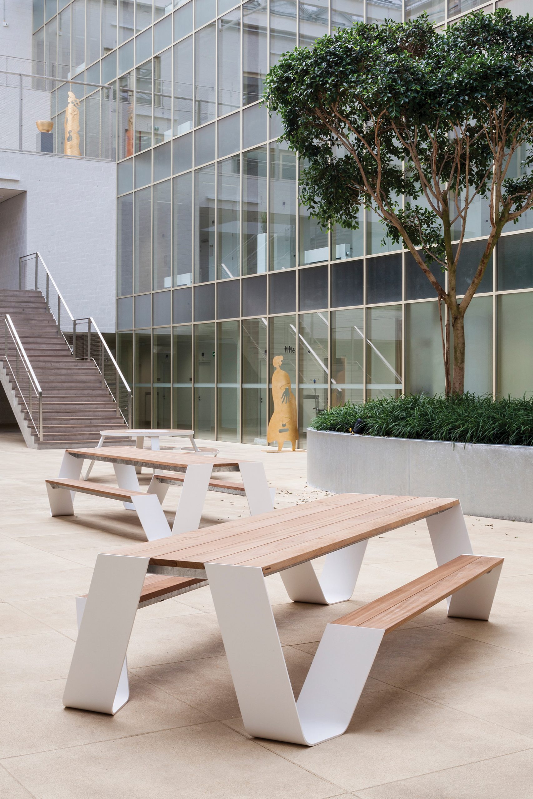 Extremis Outdoor Office Furniture | Steelcase