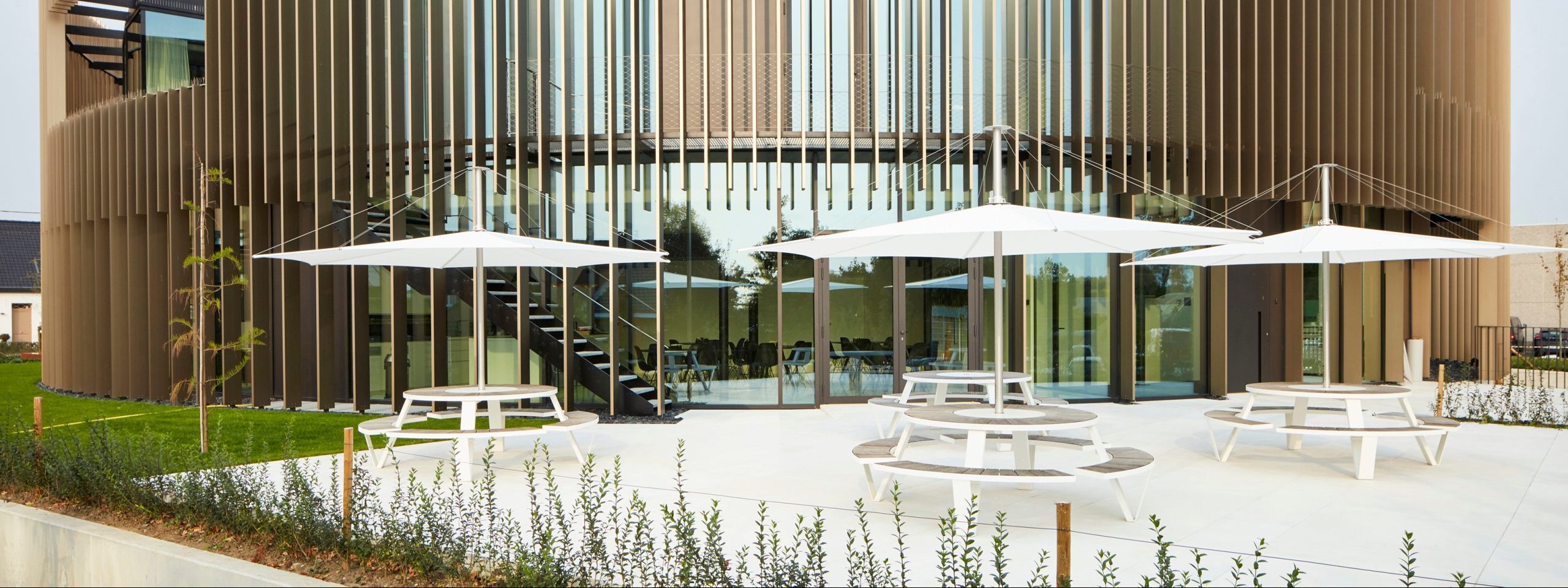 Extremis Outdoor Office Furniture | Steelcase