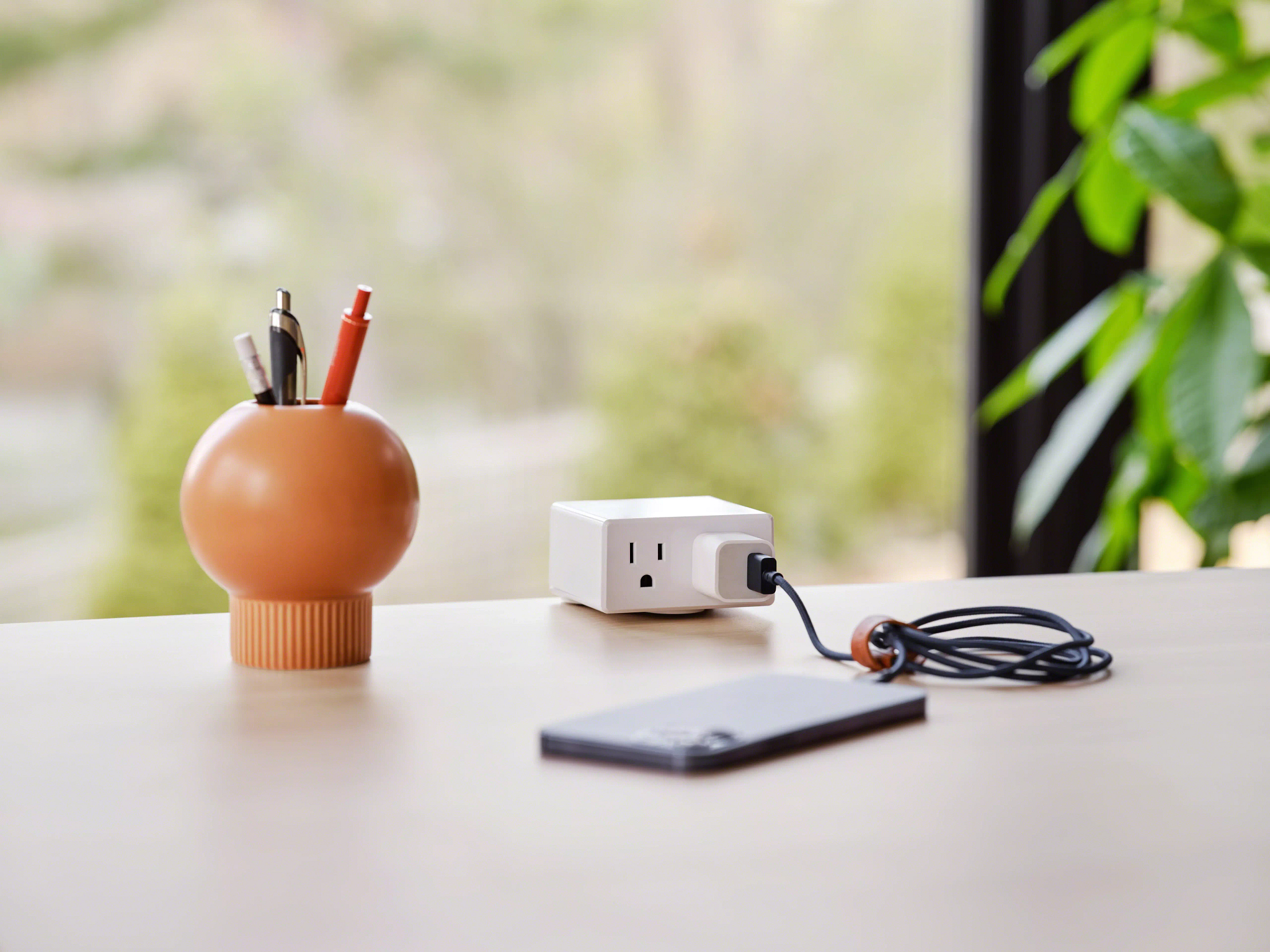 Powerstrip Intro Desktop Power Hub & USB Ports | Steelcase