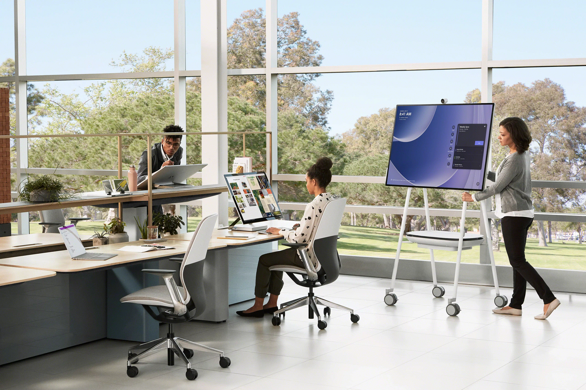 Steelcase Roam Mobile Monitor Stand for Large Monitor | Steelcase