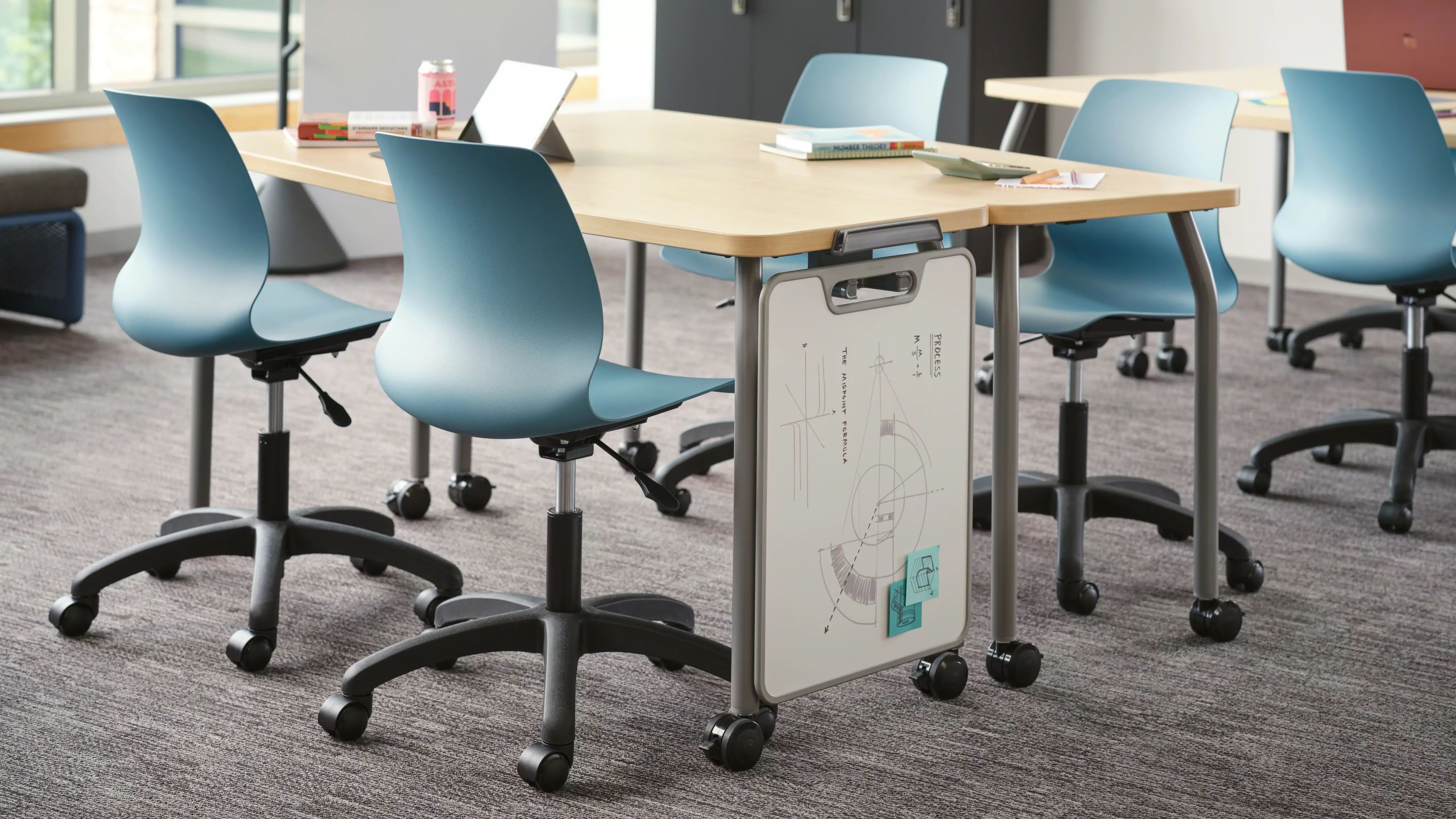 Agree Table - Steelcase