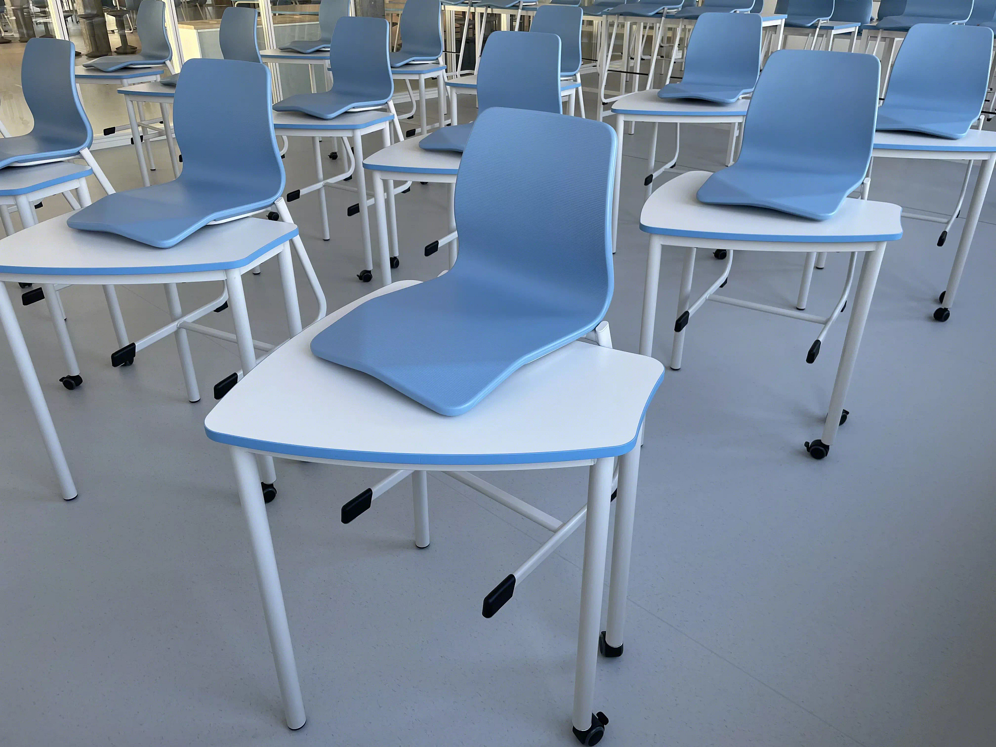Daisy Modular & Three-Sided Classroom Tables - Steelcase