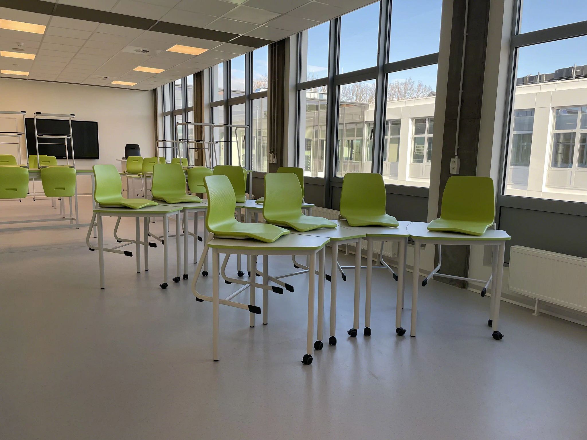 Daisy Modular & Three-Sided Classroom Tables - Steelcase