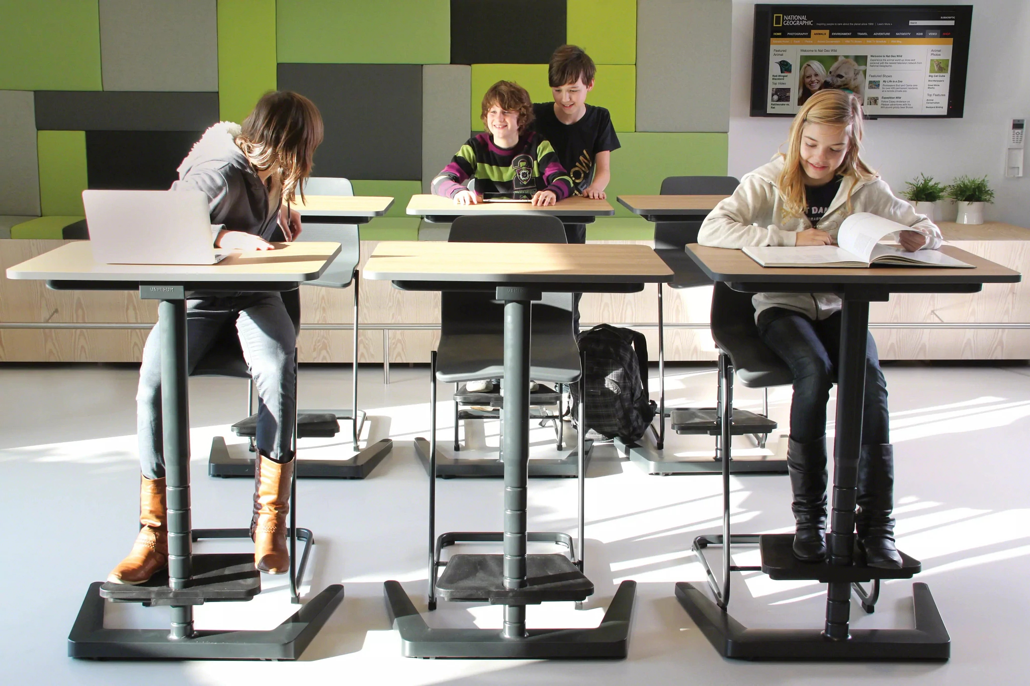Opti+ Mobile Classroom Desking & Tables | Steelcase