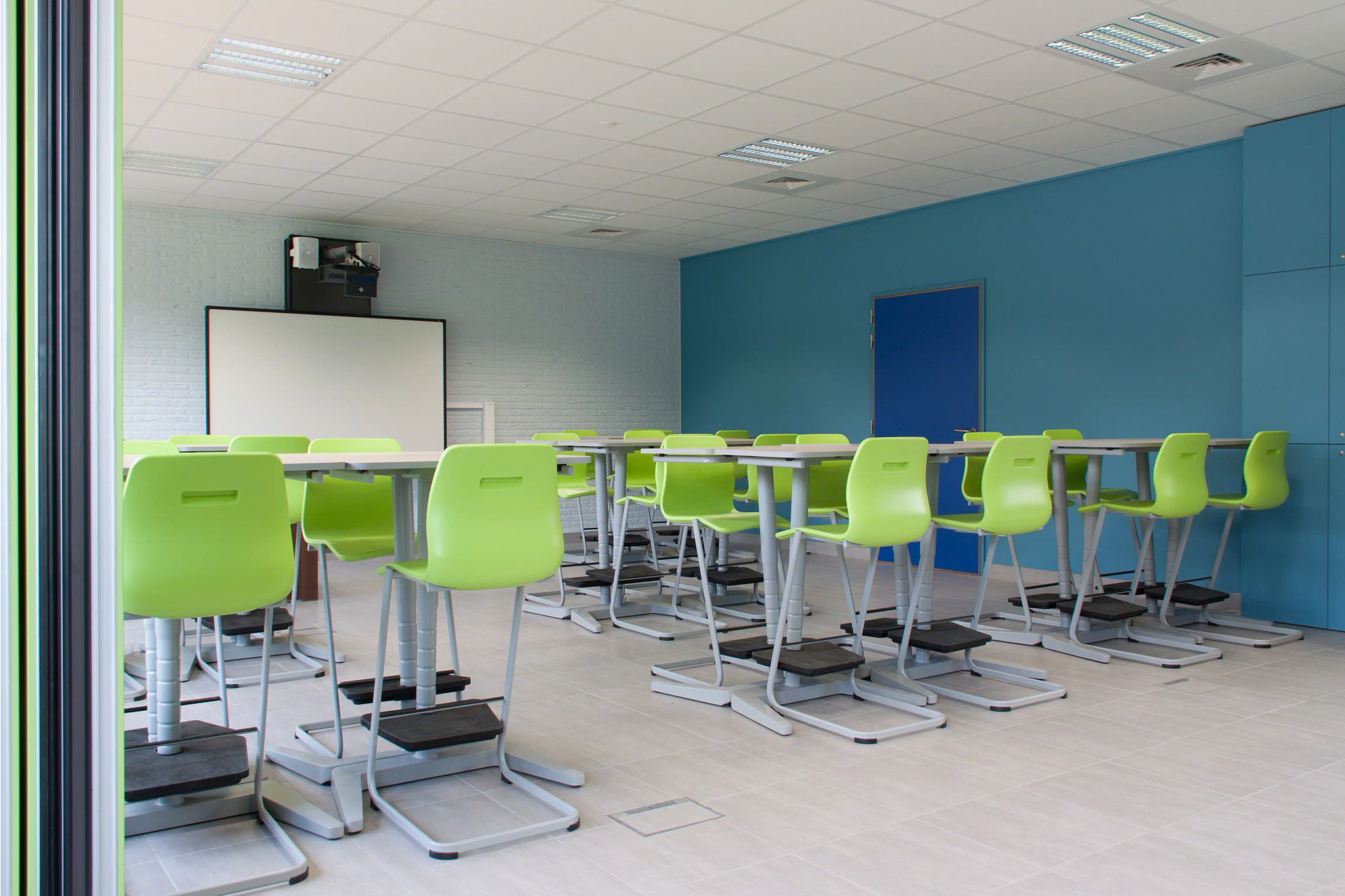 Opti+ Mobile Classroom Desking & Tables | Steelcase